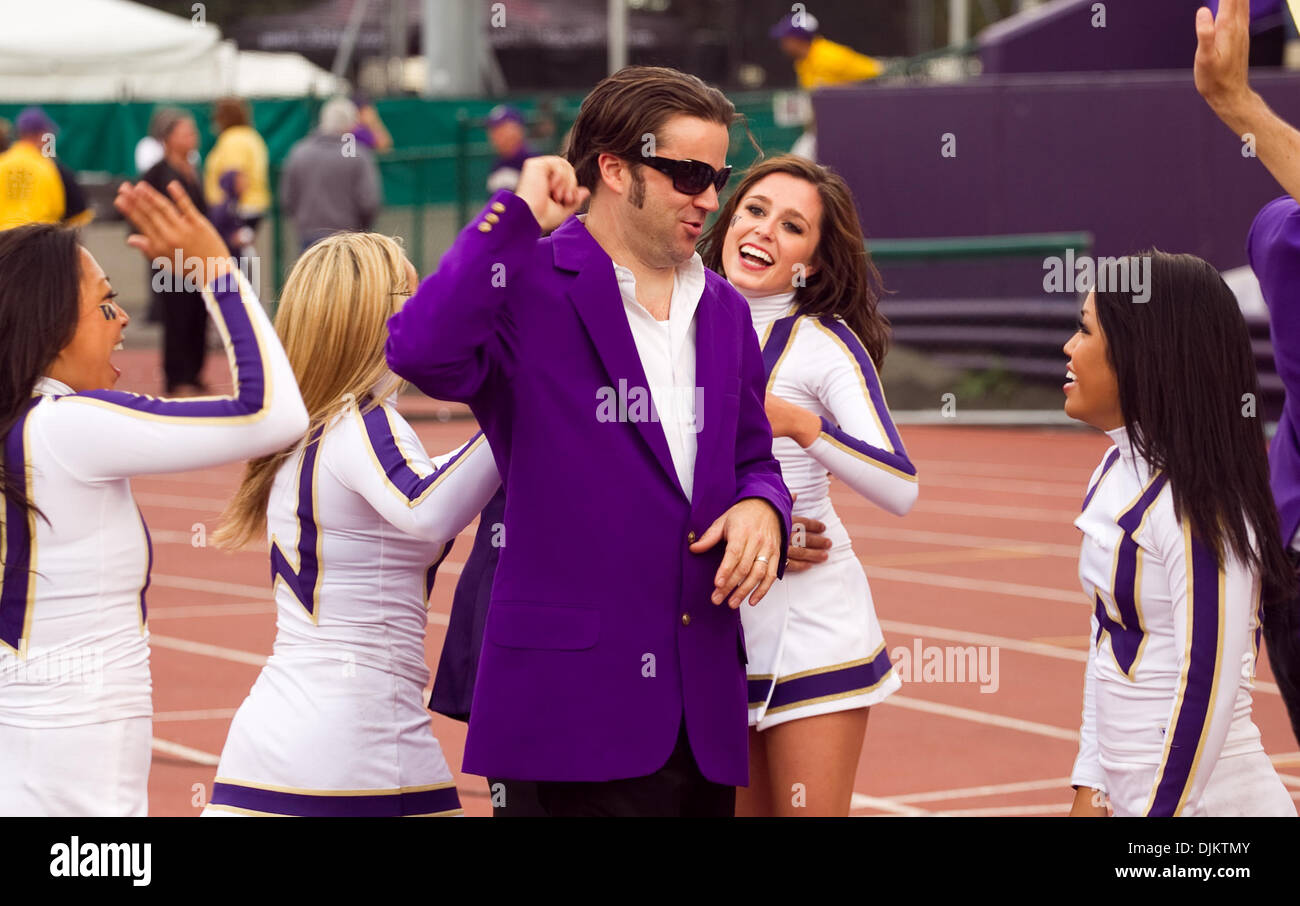 Sept. 11, 2010 - Seattle, Washington, United States - Dave Dederer of ...
