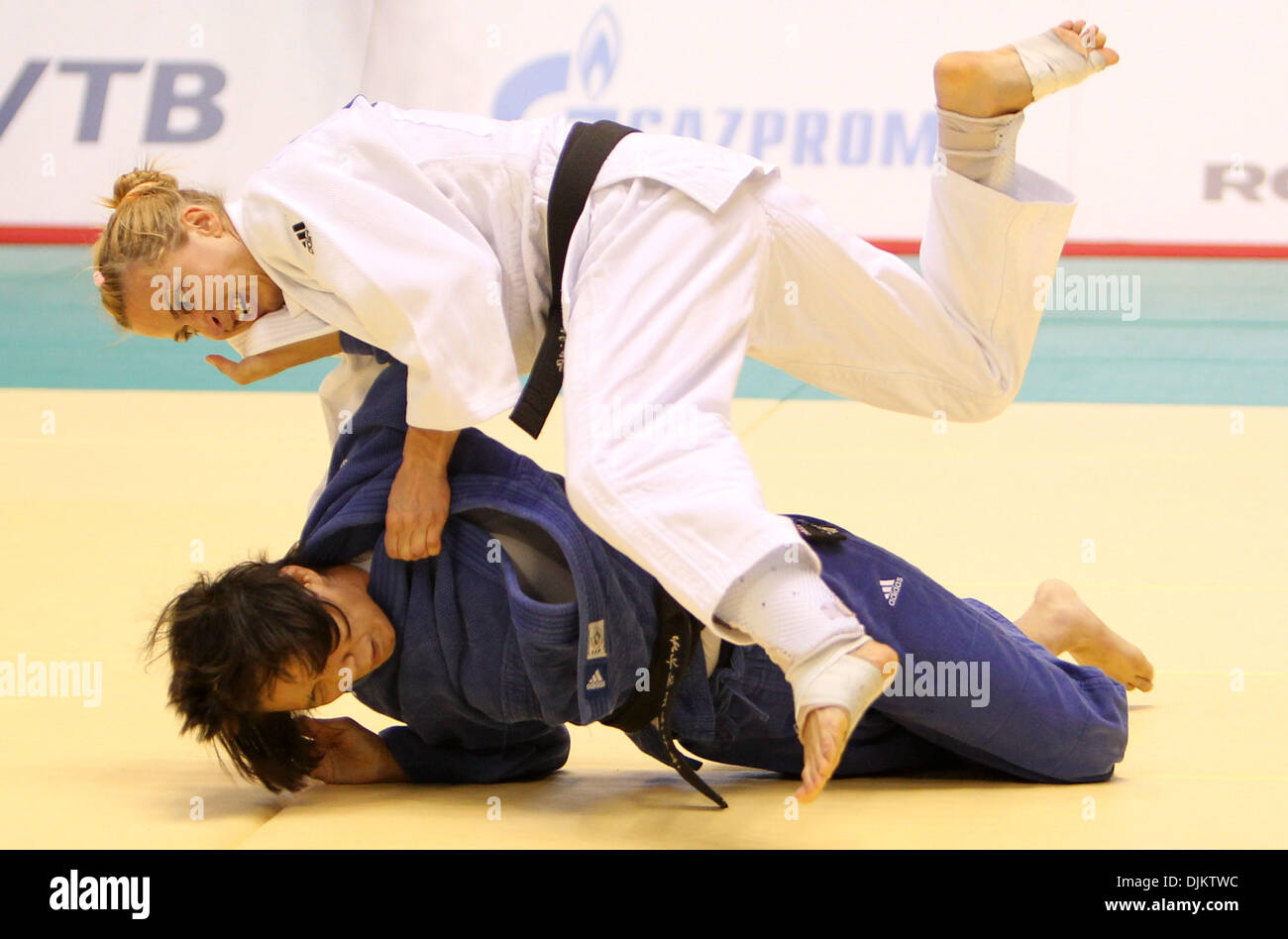 Sep 12, 2010 - Tokyo, Japan - ALINA DUMITRU of Romania and JUNG-YEON ...