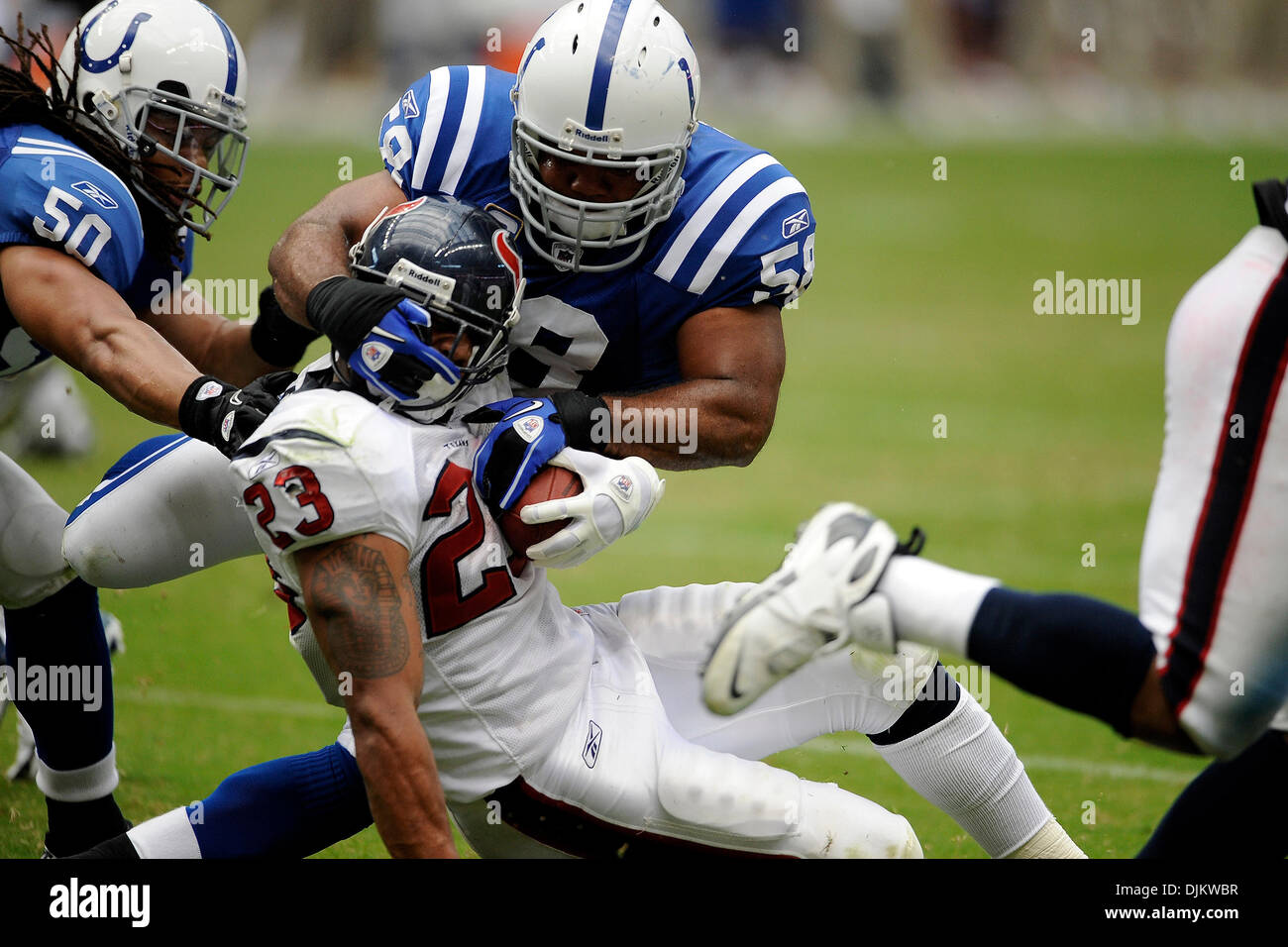 Indianapolis colts linebacker hi-res stock photography and images - Alamy