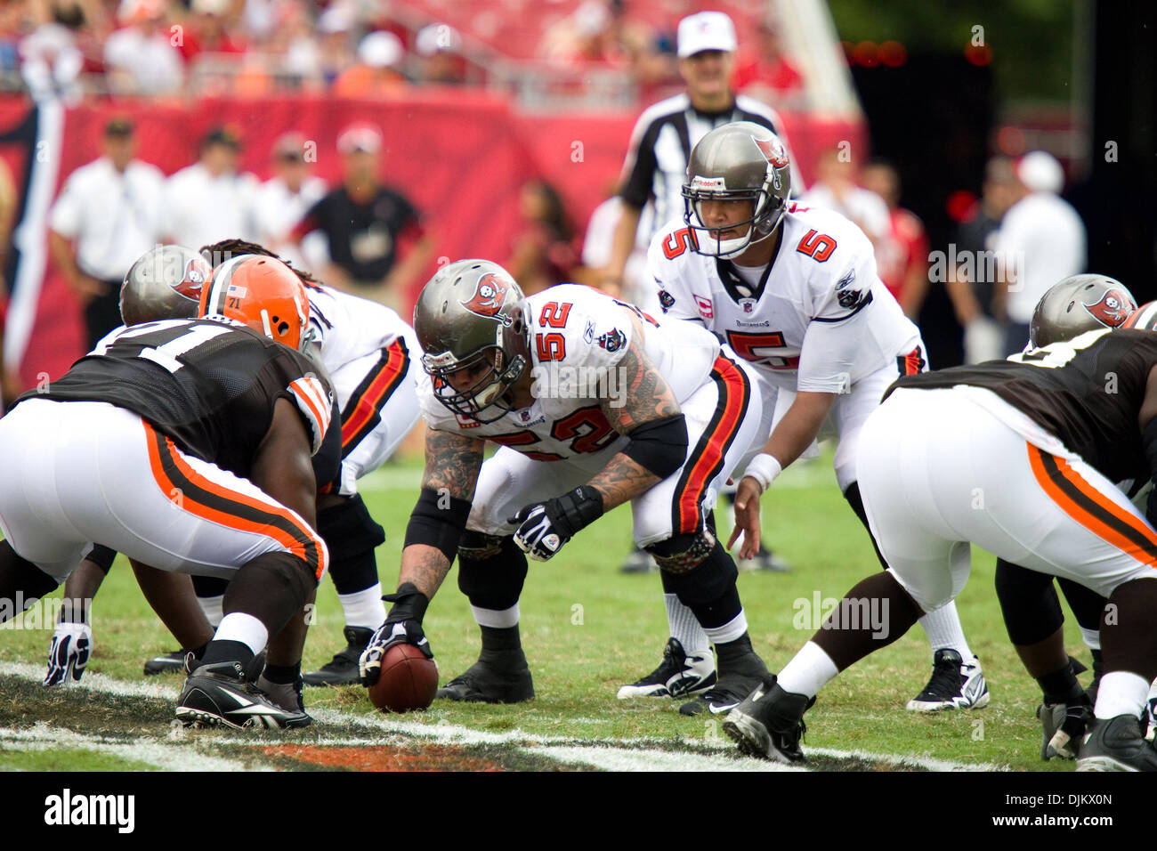 Football center snap ball hi-res stock photography and images - Alamy