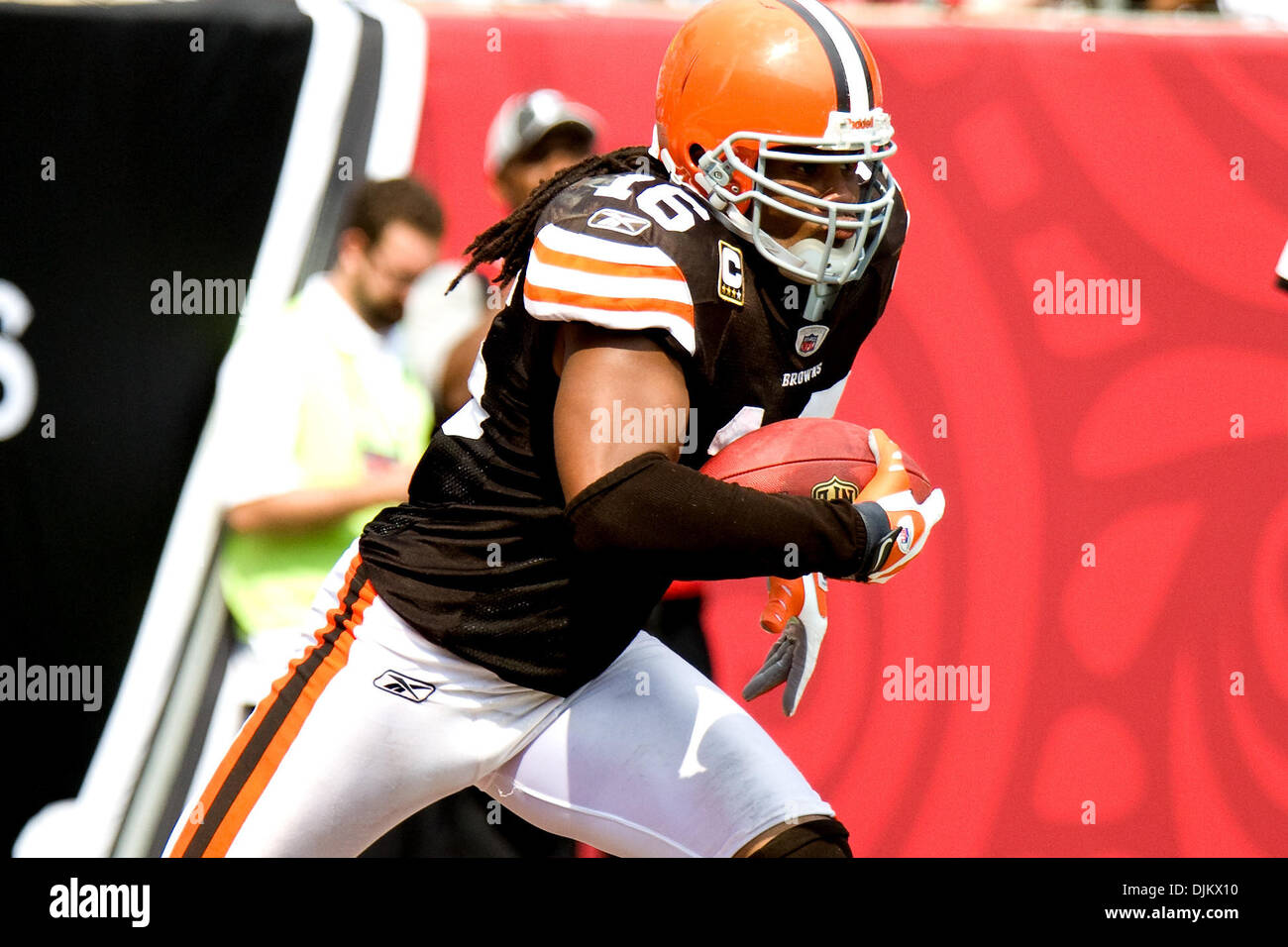 Cleveland wide receiver josh cribbs hi-res stock photography and images ...