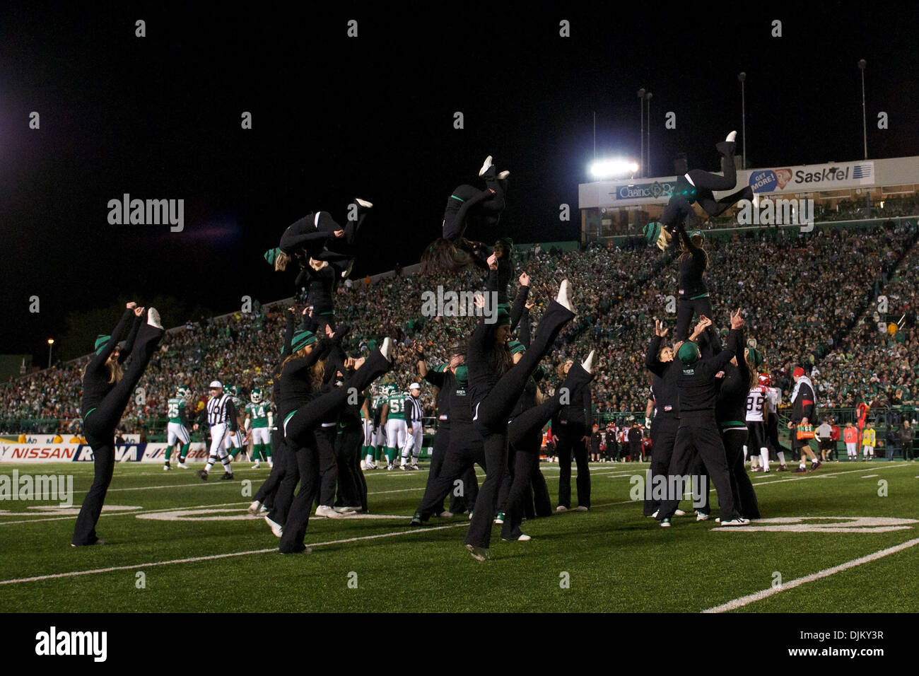 Cfl cheerleaders hi-res stock photography and images - Alamy