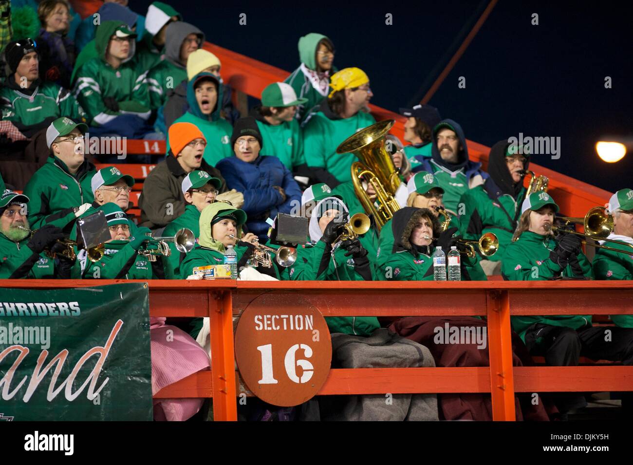 Saskatchewan roughriders fans cheer in hi-res stock photography and ...