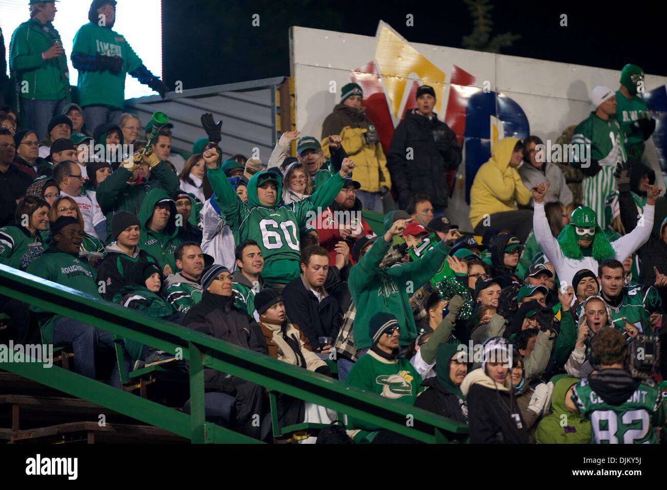 Saskatchewan roughriders fans cheer in hi-res stock photography and ...
