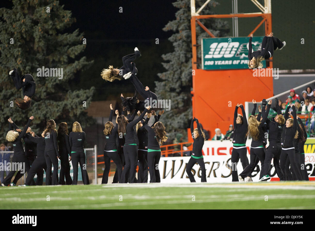 Cfl cheerleaders hi-res stock photography and images - Alamy