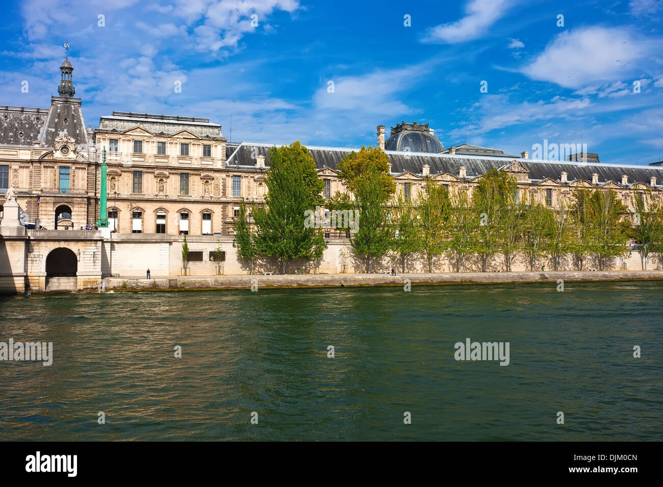 The louvre building an the royal bridge hi-res stock photography and ...