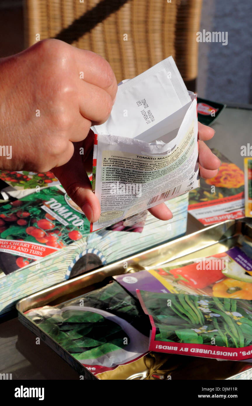 Tomato seed packet hi-res stock photography and images - Alamy