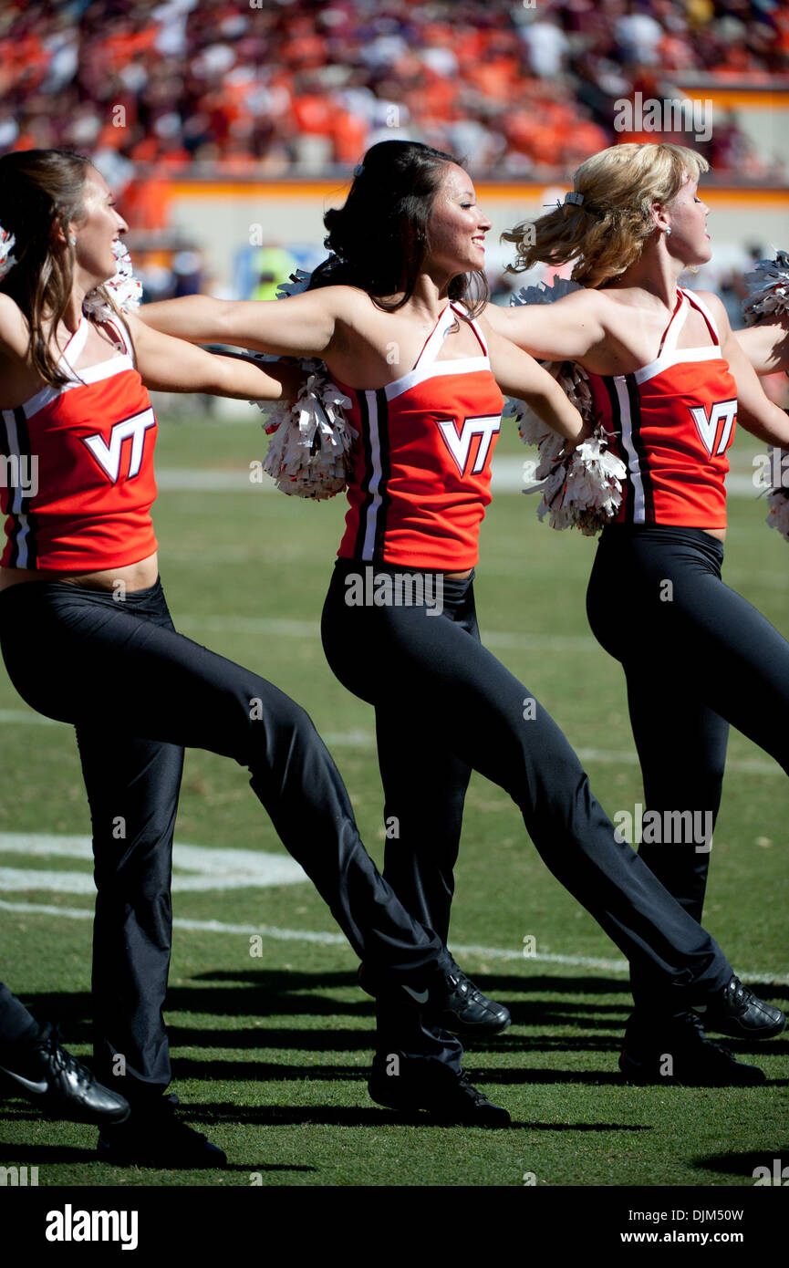 Virginia tech cheerleaders hi-res stock photography and images - Alamy