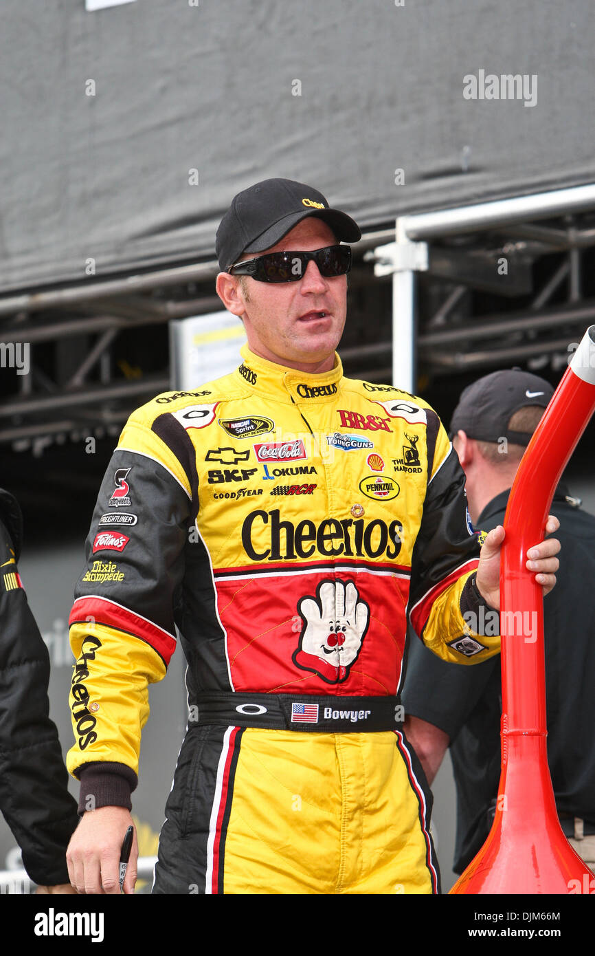 Nascar driver clint bowyer 2010 hi-res stock photography and images - Alamy