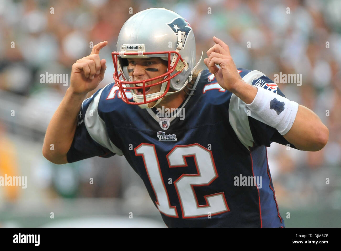 Football hand signals hi-res stock photography and images - Alamy