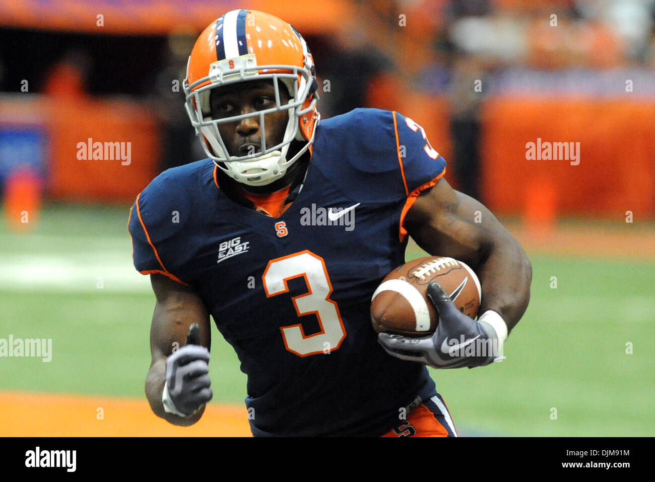 Line up in twos hi-res stock photography and images - Alamy