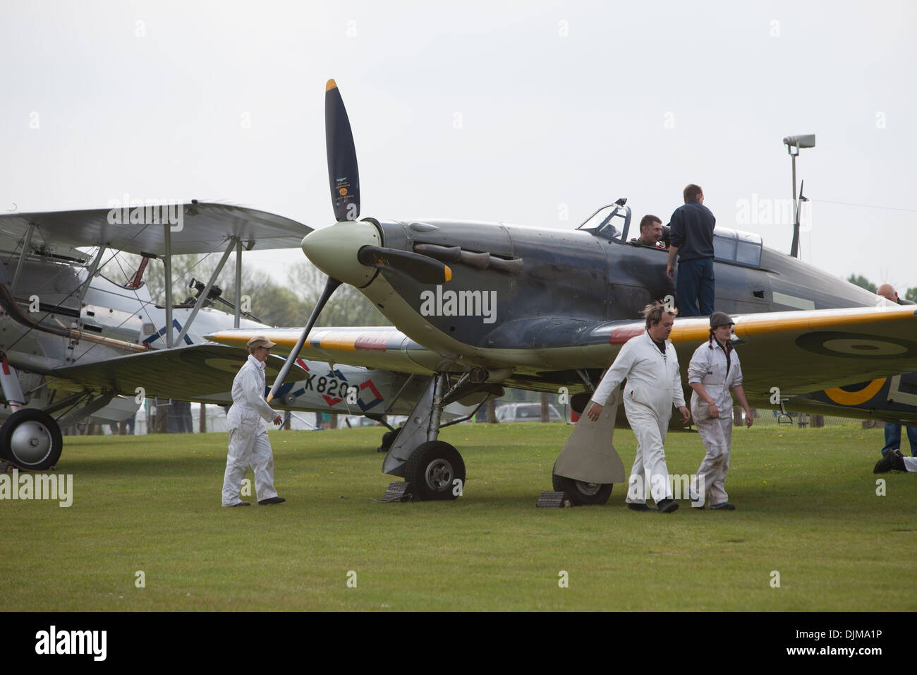 Raf ground crew ww2 hi-res stock photography and images - Alamy
