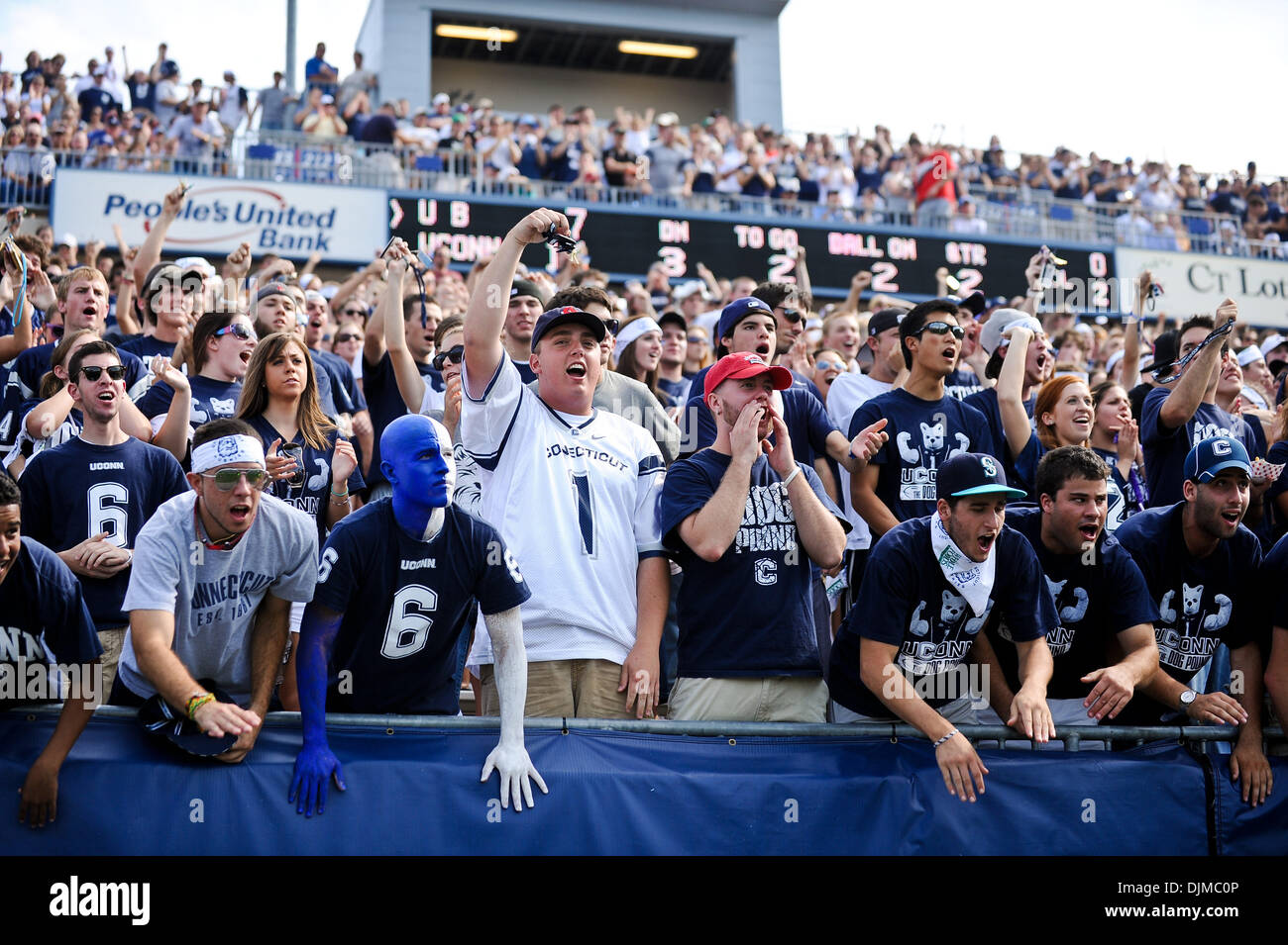 Connecticut fans hi-res stock photography and images - Alamy