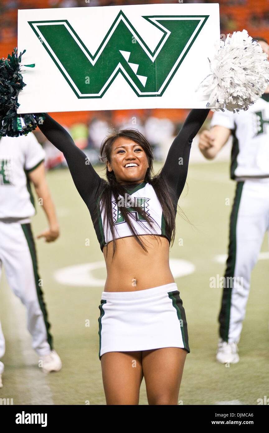 University of hawaii cheerleader hi-res stock photography and images ...
