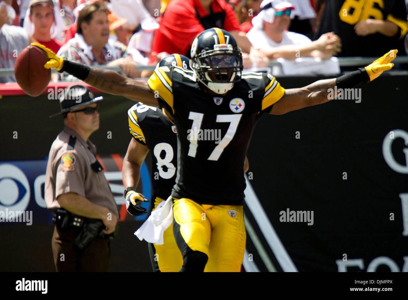 Pittsburgh steelers mike wallace after hi-res stock photography and ...