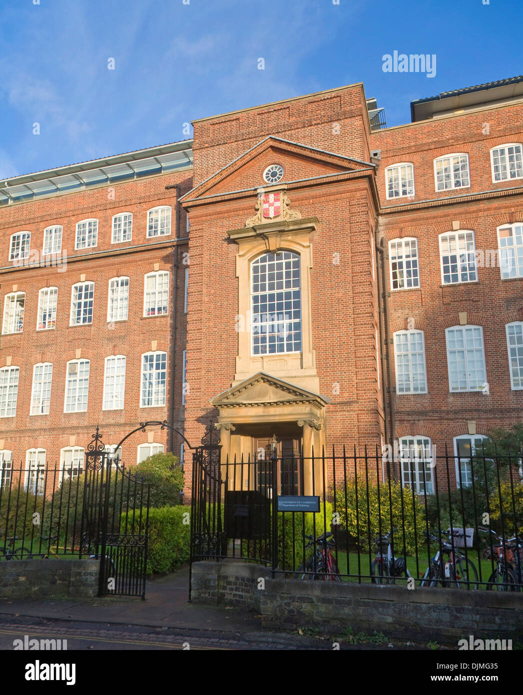 Pathology building hi-res stock photography and images - Alamy