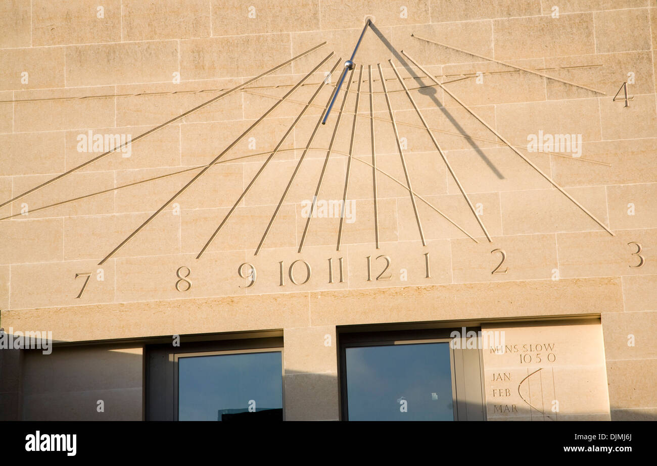 Modern sun dial clock Foundress Court sundial in Pembroke College ...