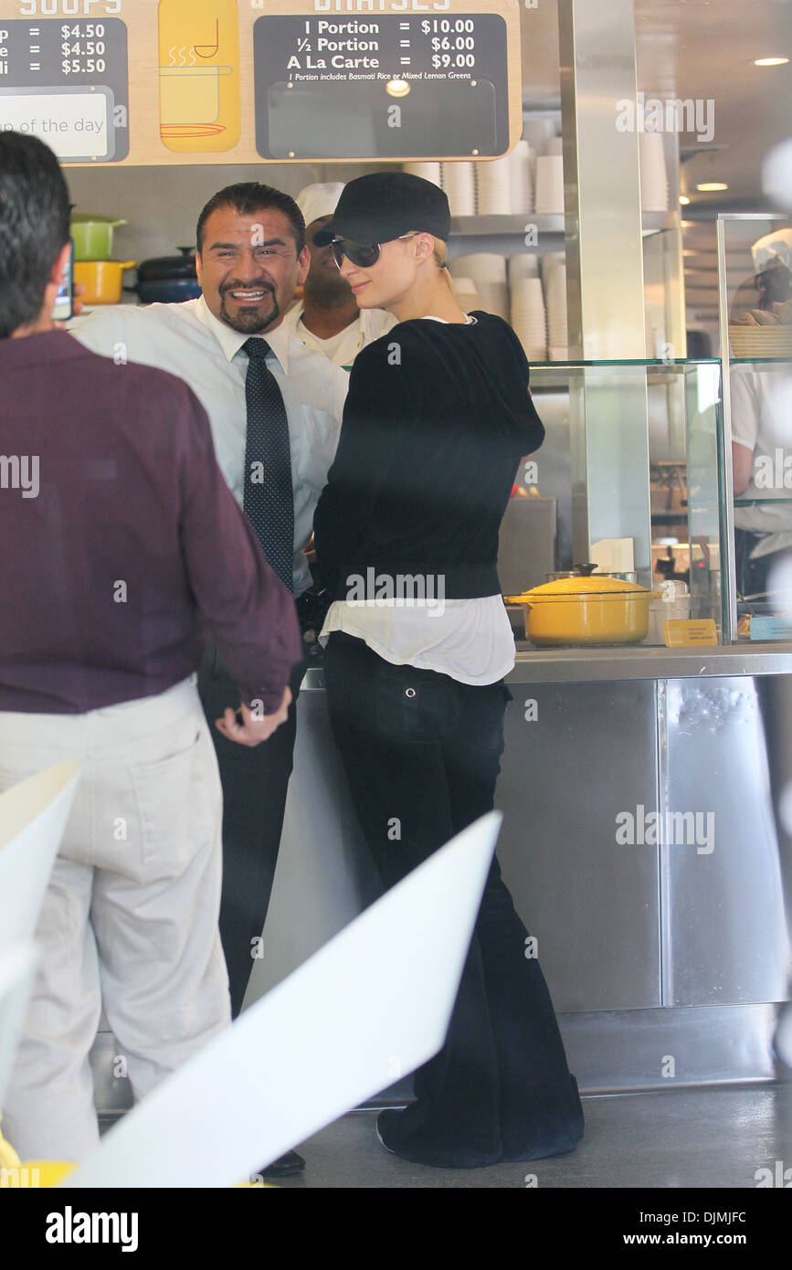 Paris Hilton runs errands and grabs some lunch at Lemonade West ...