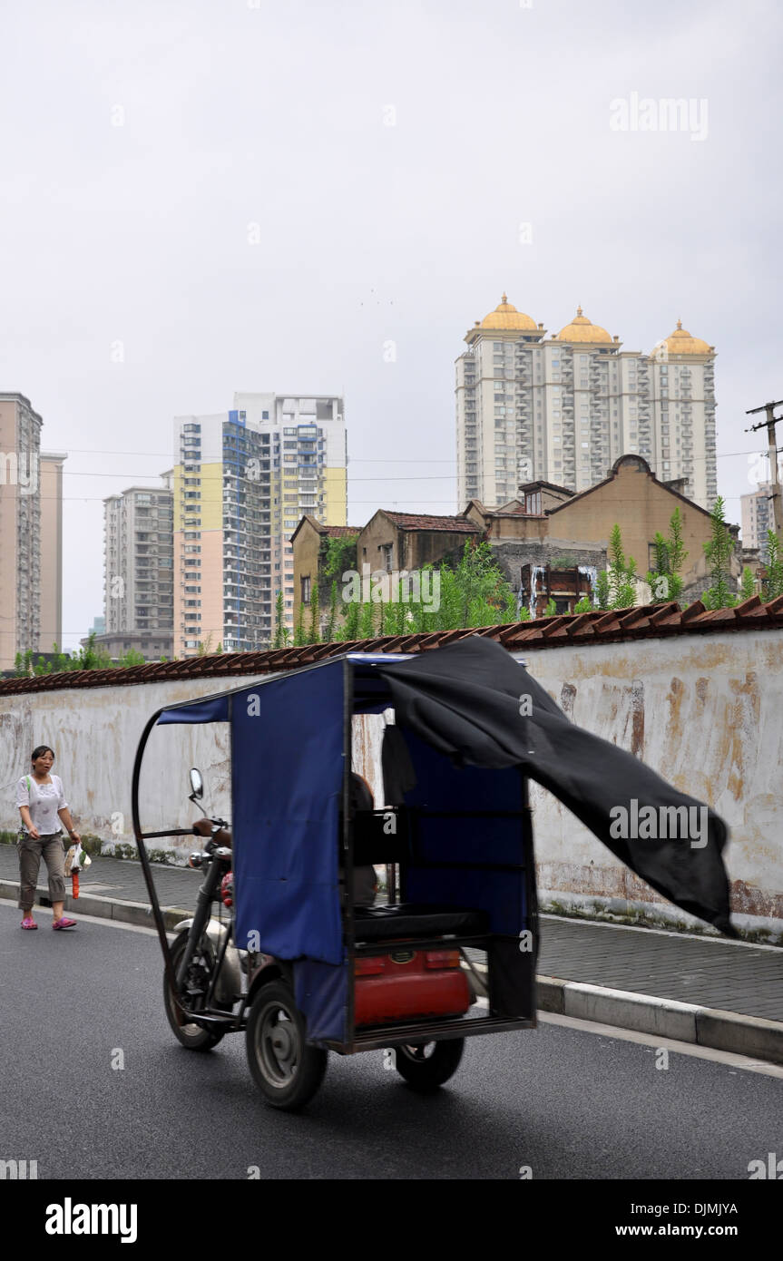 Old rickshaw china hi-res stock photography and images - Alamy