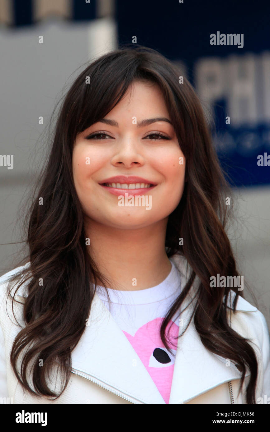 Miranda Cosgrove at ceremony honoring radio personality Ellen K with a ...