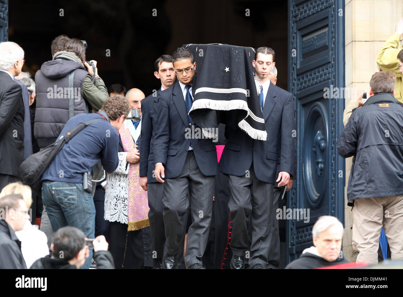 Atmosphere Funeral of Duchess Emanuela de Dampierre at Val de Grace ...