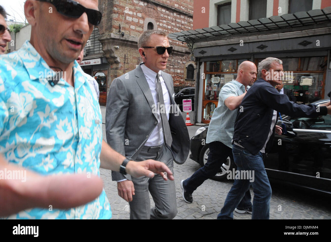 Daniel Craig filming scenes from latest James Bond 007 film 'Skyfall ...