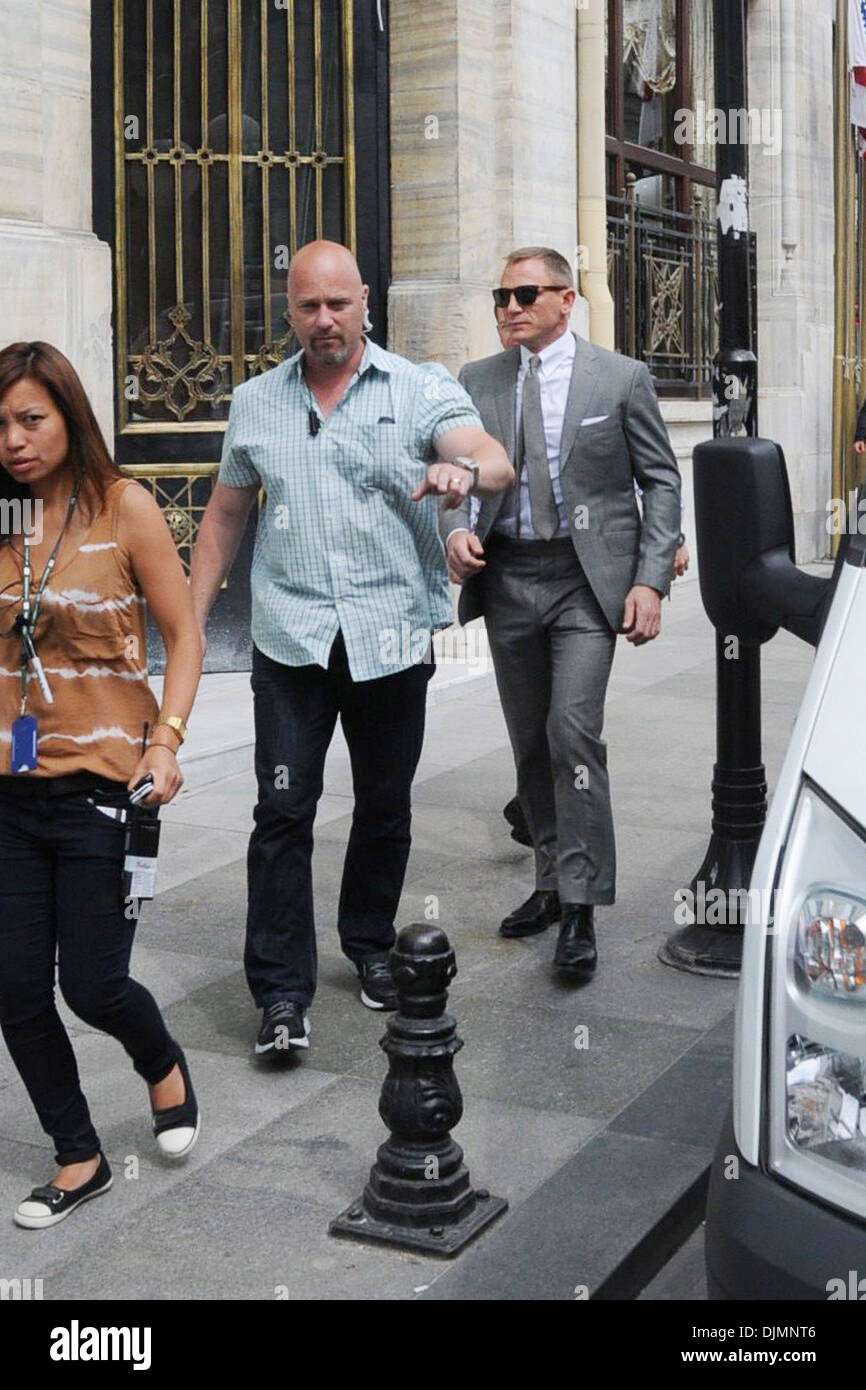 Daniel Craig filming scenes from latest James Bond 007 film 'Skyfall ...