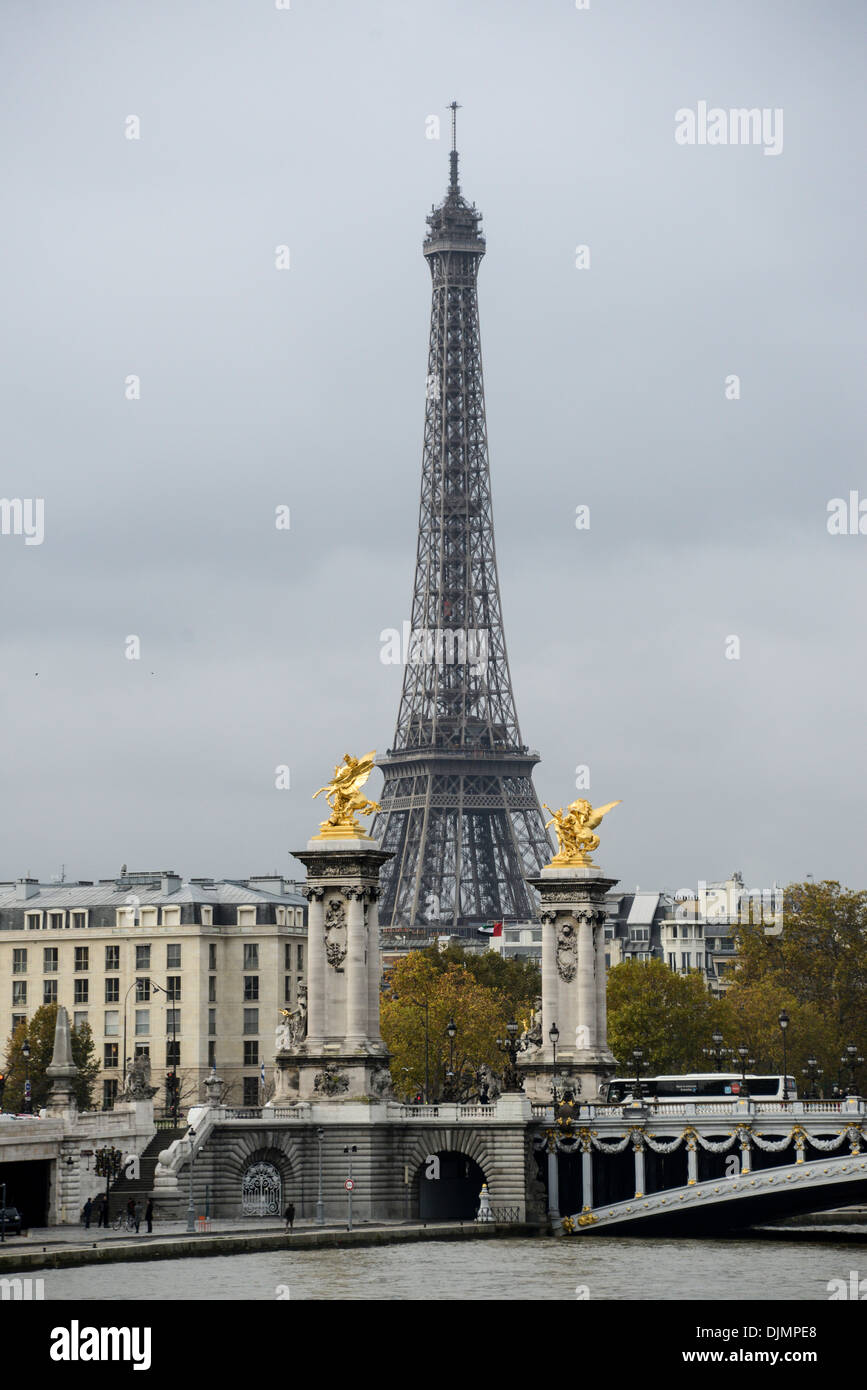 Paris bridge pont hi-res stock photography and images - Alamy