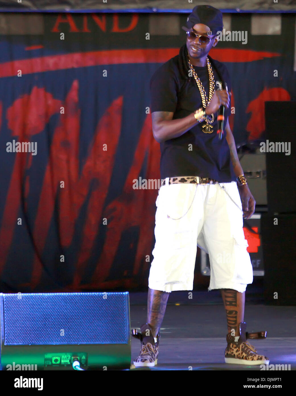 Tity Boi aka 2 Chainz performs live at Ashley Furniture HomeStore ...