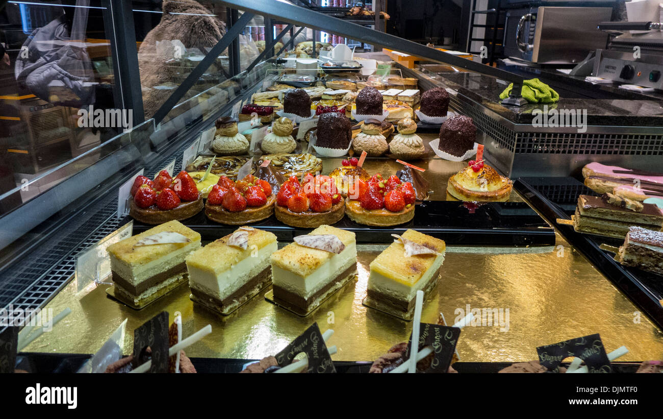 Pastry in a Paris bakery shop window Stock Photo - Alamy