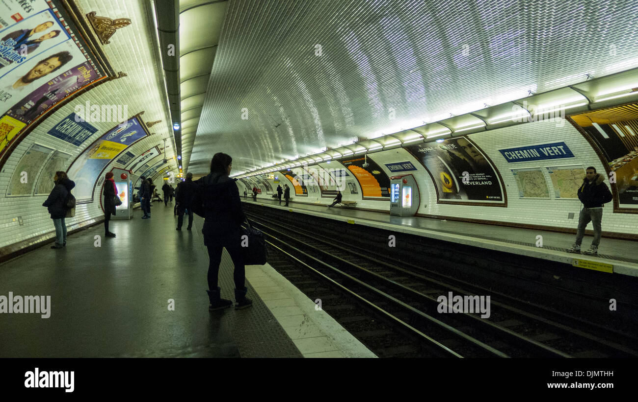 Train vert hi-res stock photography and images - Alamy