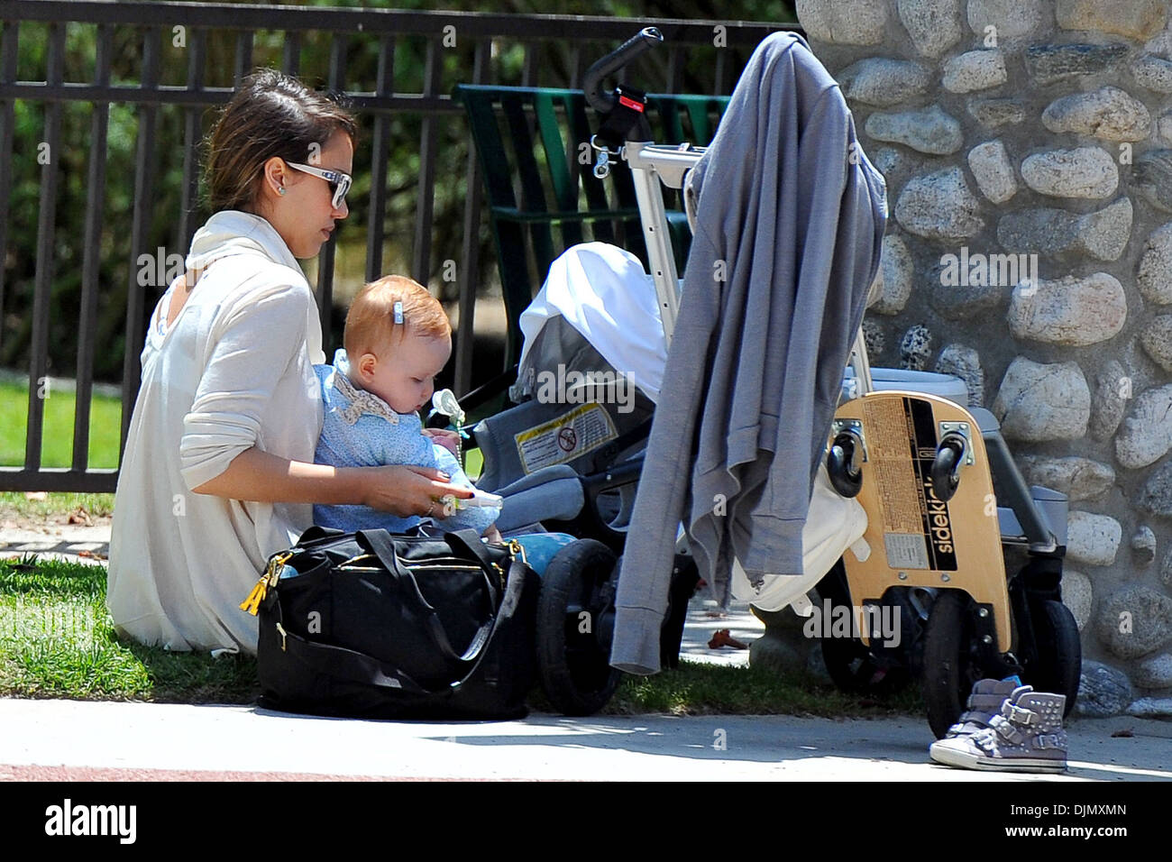 Jessica alba and daughters hi-res stock photography and images - Alamy