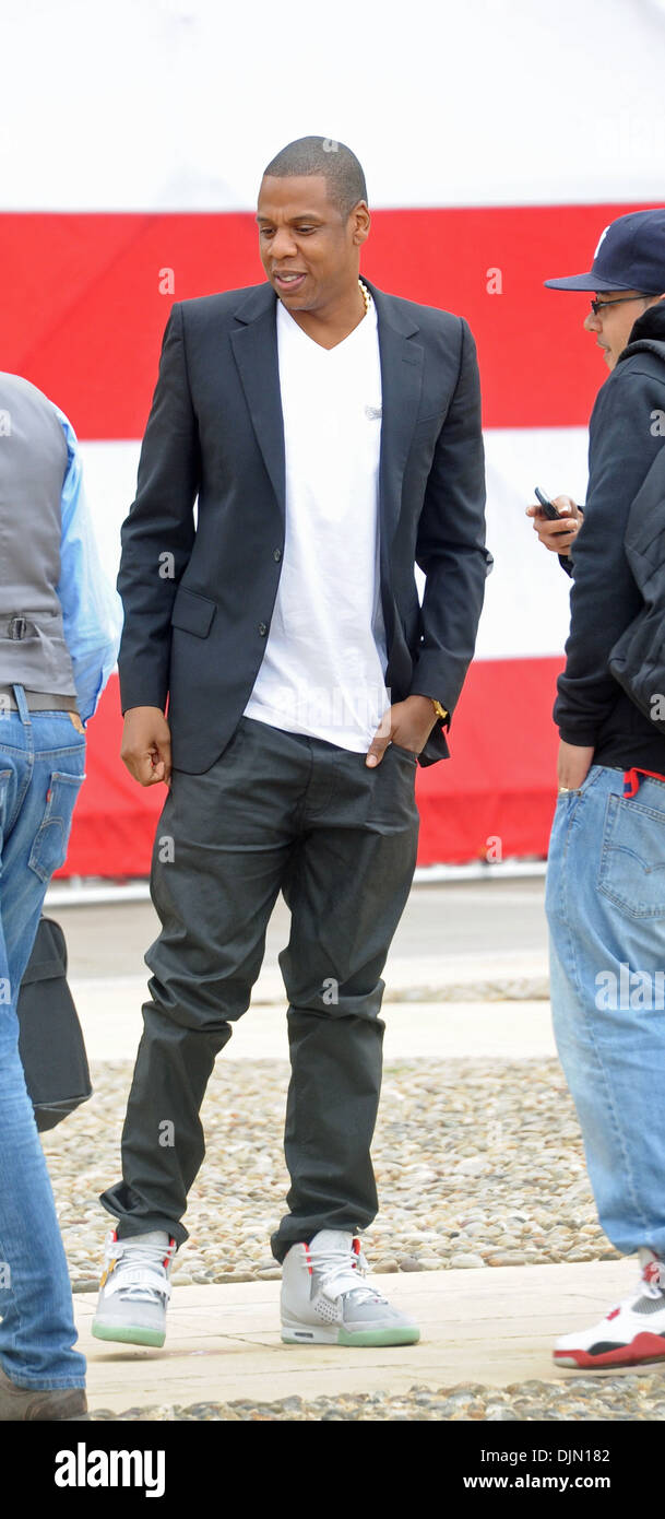 Jay-Z Press conference on steps of Philadelphia Museum of Art to anunce ...