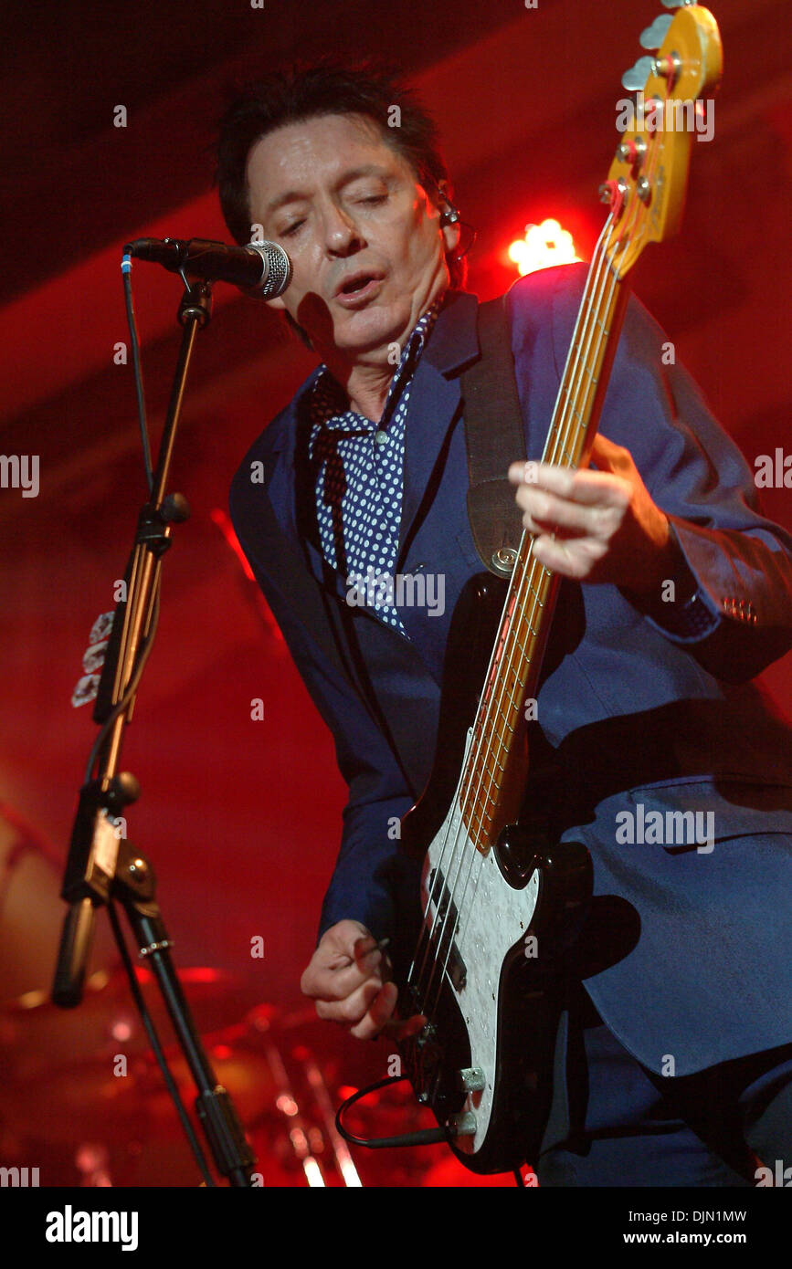 Bruce Foxton High Resolution Stock Photography and Images - Alamy
