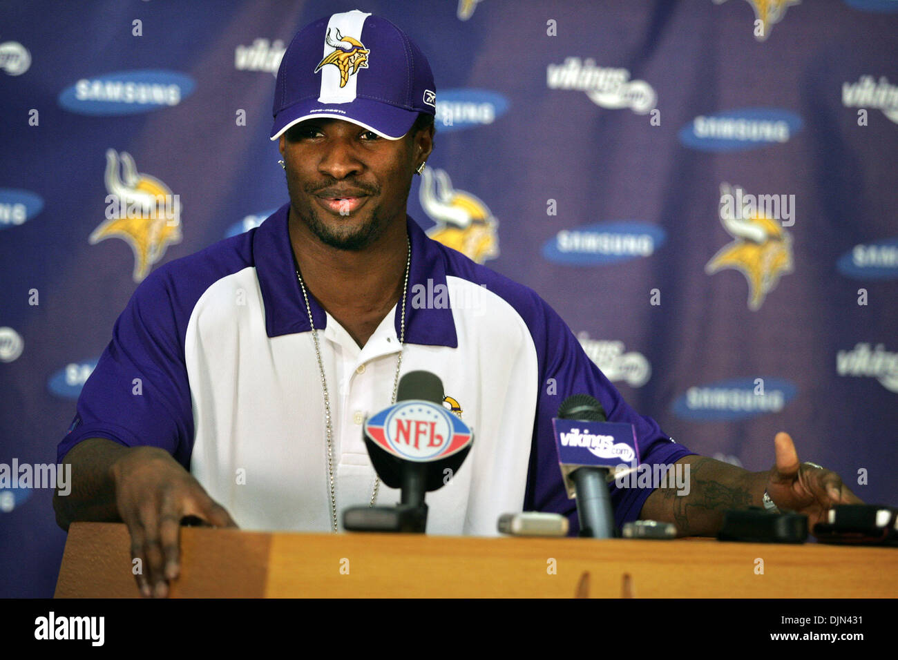 Minnesota vikings wide receiver hi-res stock photography and images - Alamy