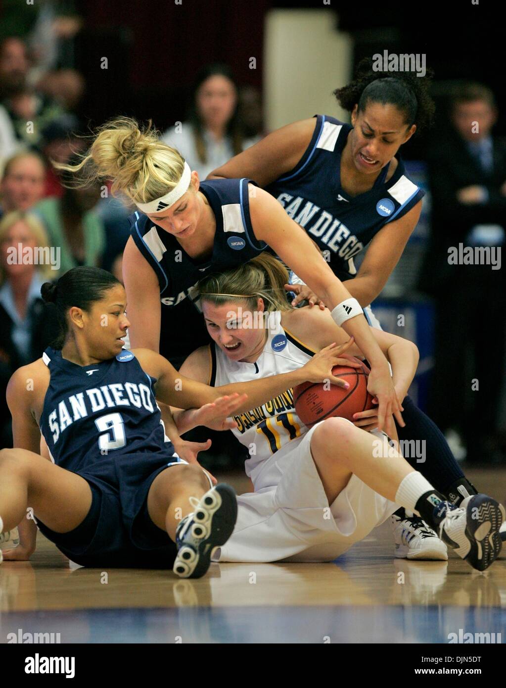 University credit union pavilion hi-res stock photography and images ...