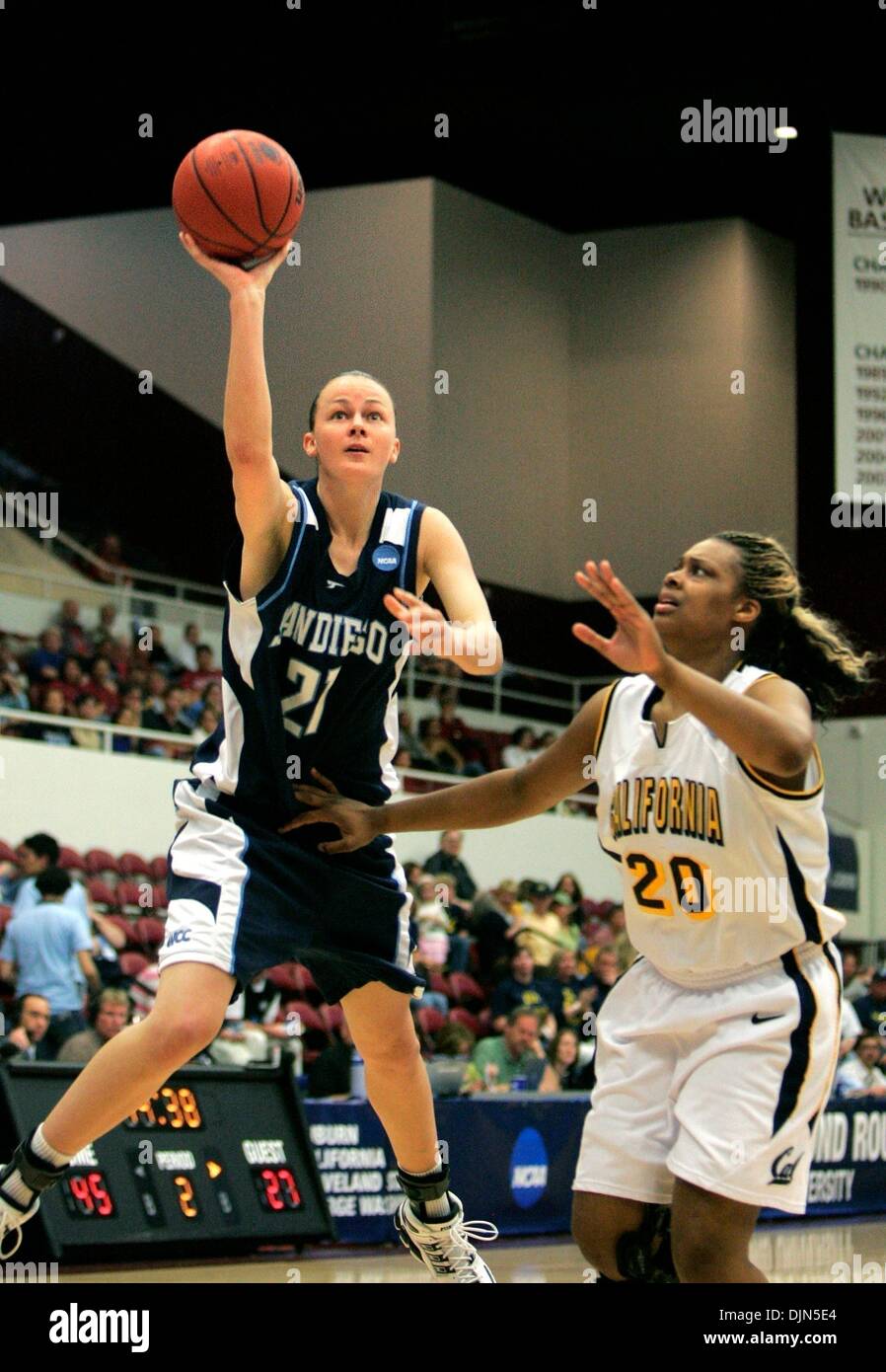 University credit union pavilion hi-res stock photography and images ...