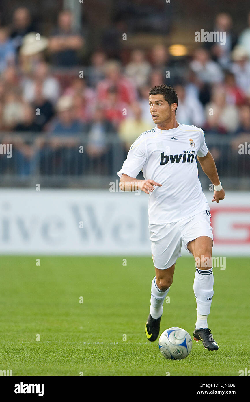 Cristiano ronaldo real madrid 2009 hi-res stock photography and images ...