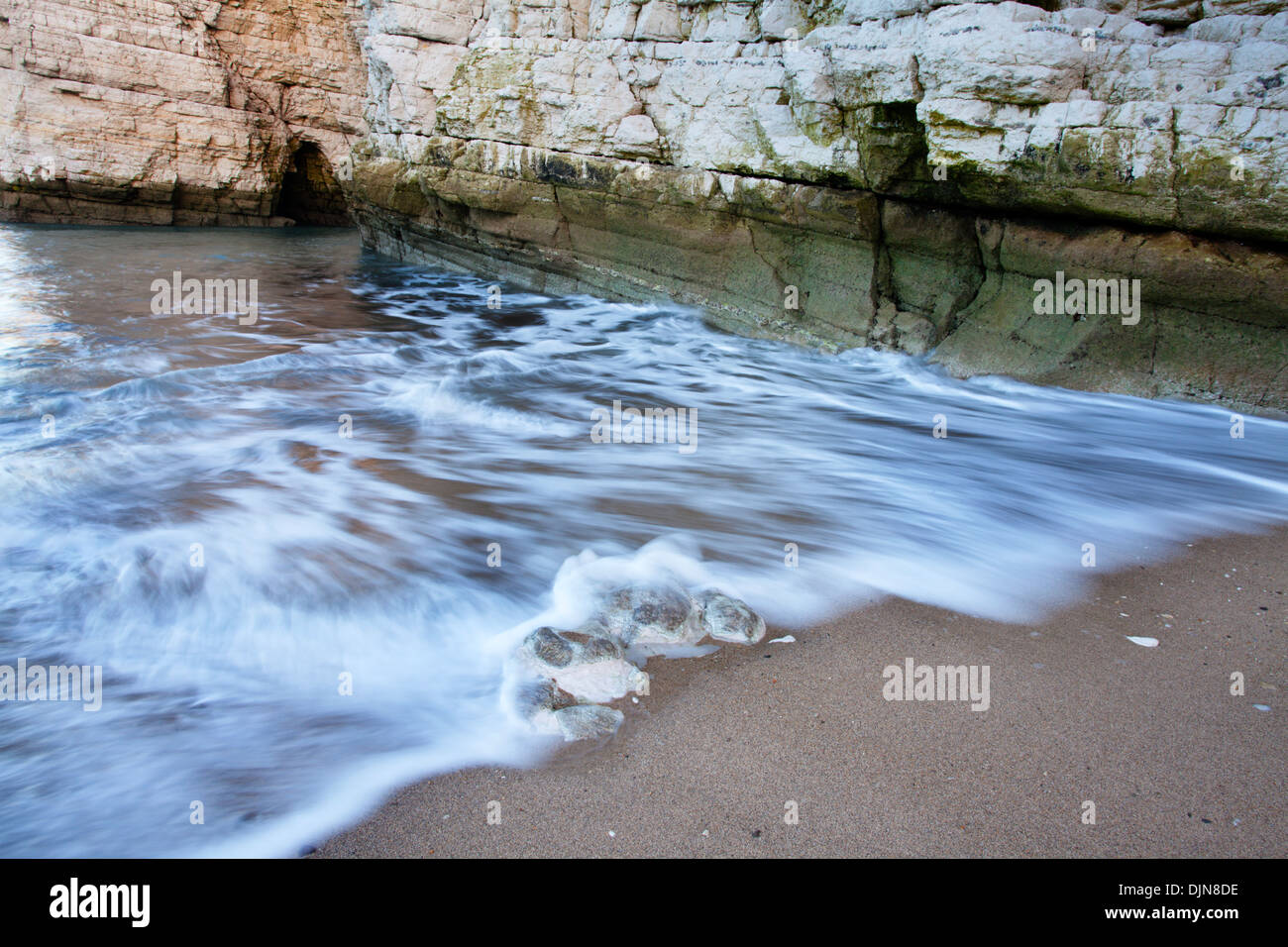 Sea cliff cave england hi-res stock photography and images - Alamy
