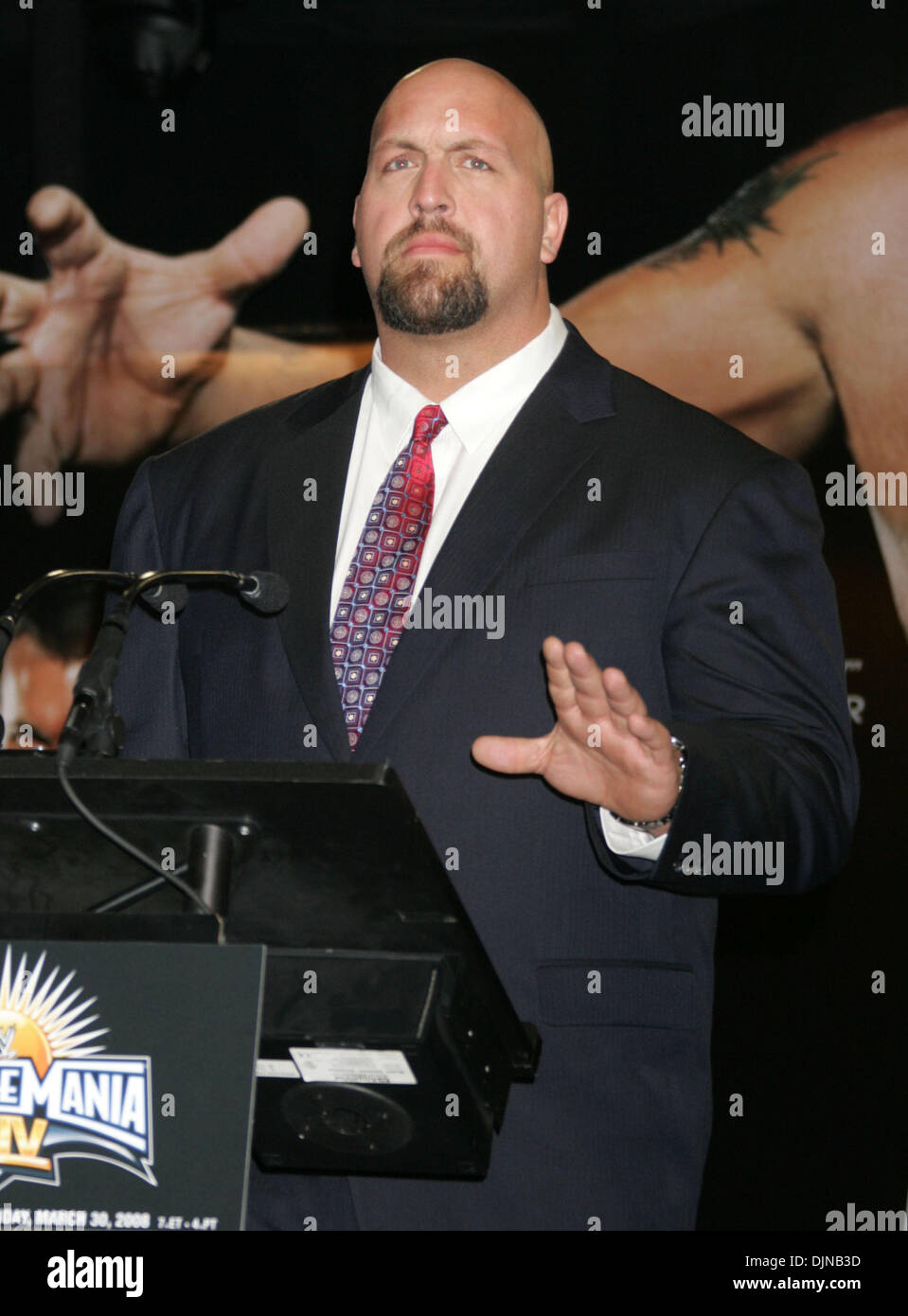 Big show wrestler hi-res stock photography and images - Alamy