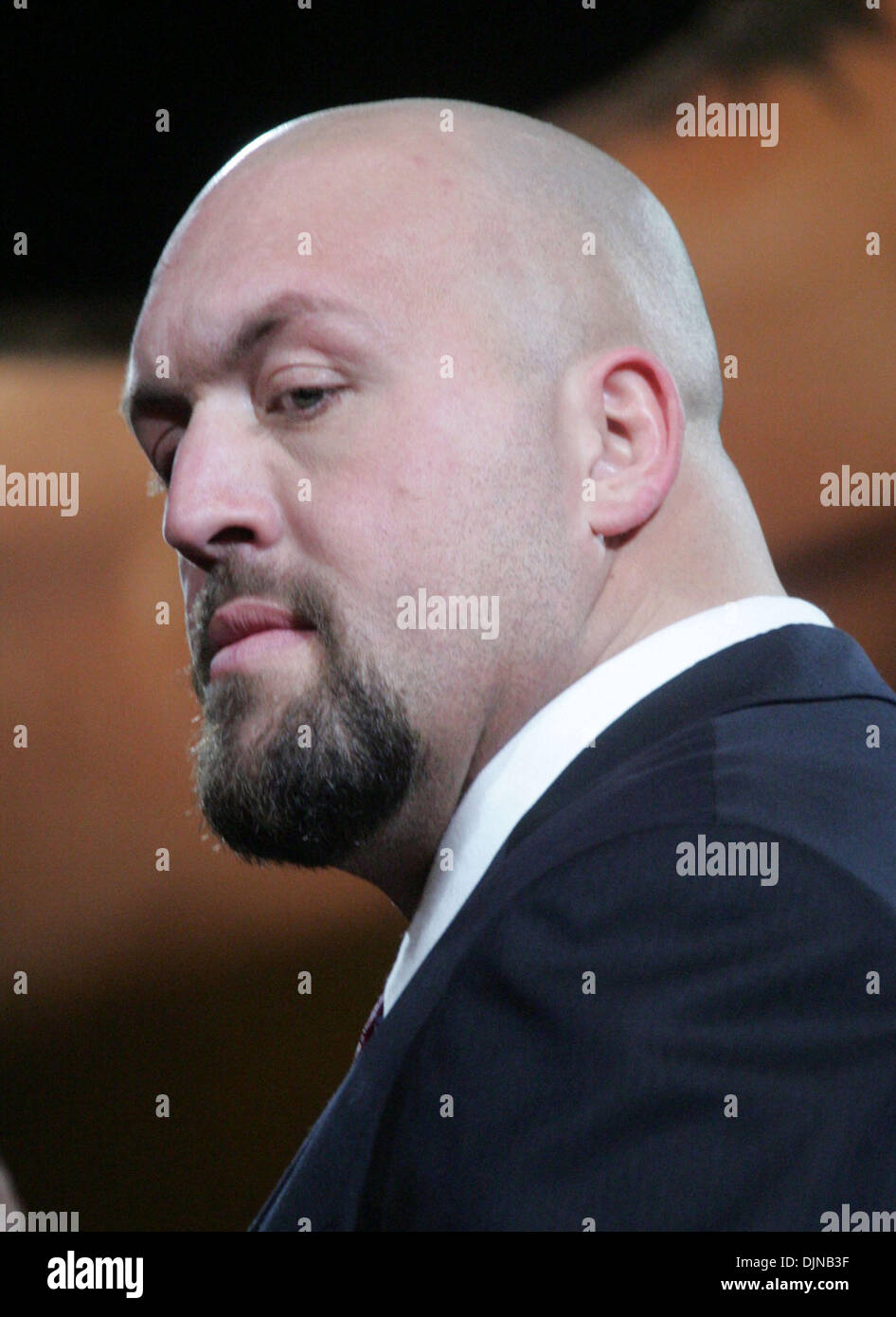 Big show wrestler hi-res stock photography and images - Alamy