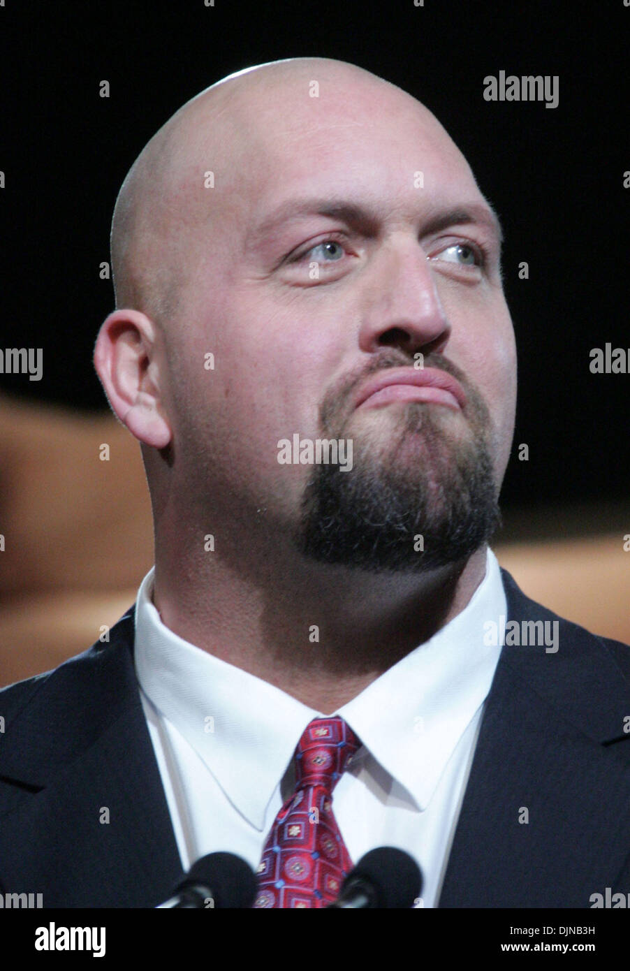 Big show wrestler hi-res stock photography and images - Alamy