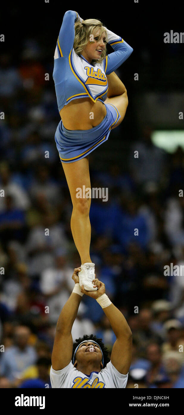 Ucla cheerleaders hi-res stock photography and images - Alamy