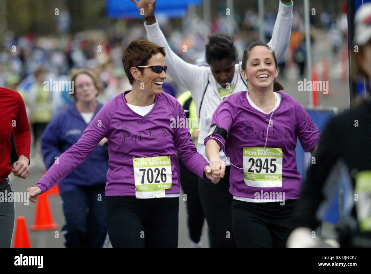 Apr 06, 2008 - Manhattan, New York, USA - Runners SUSAN CONGER (dib ...