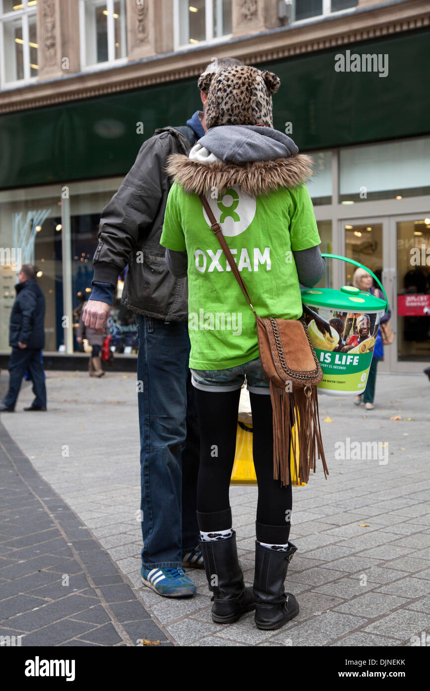 Oxfam charity workers hi-res stock photography and images - Alamy