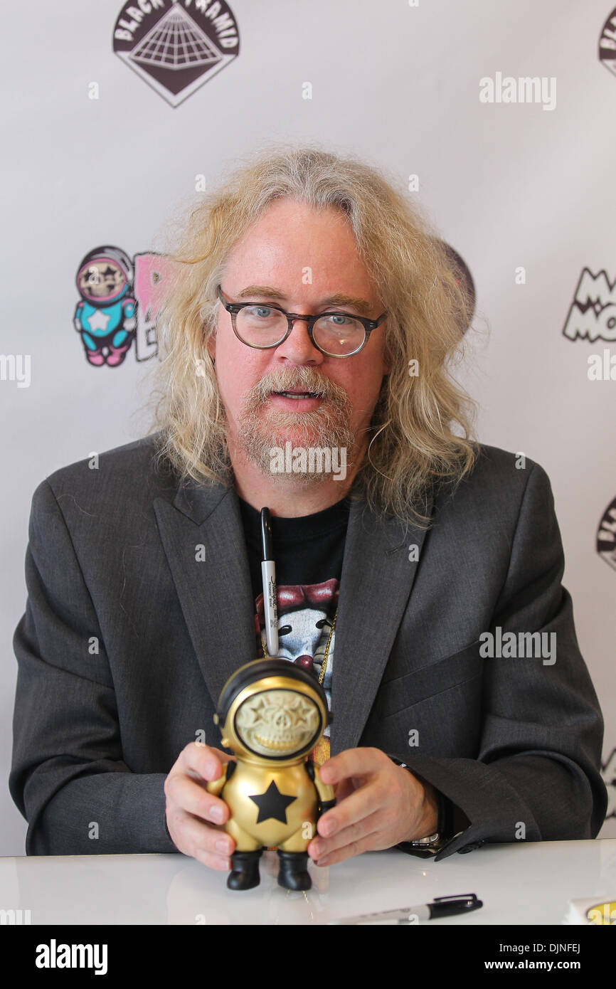 Chris Brown & Ron English launches "Dum English" Astronaut Collection ...