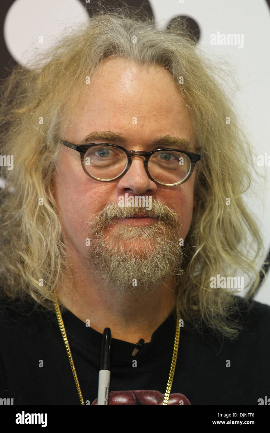 Chris Brown & Ron English launches "Dum English" Astronaut Collection ...