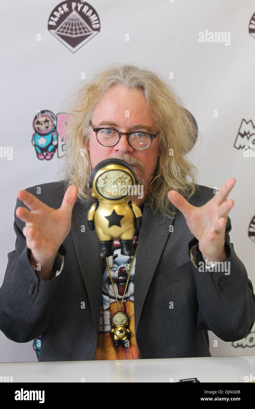 Chris Brown & Ron English launches "Dum English" Astronaut Collection ...