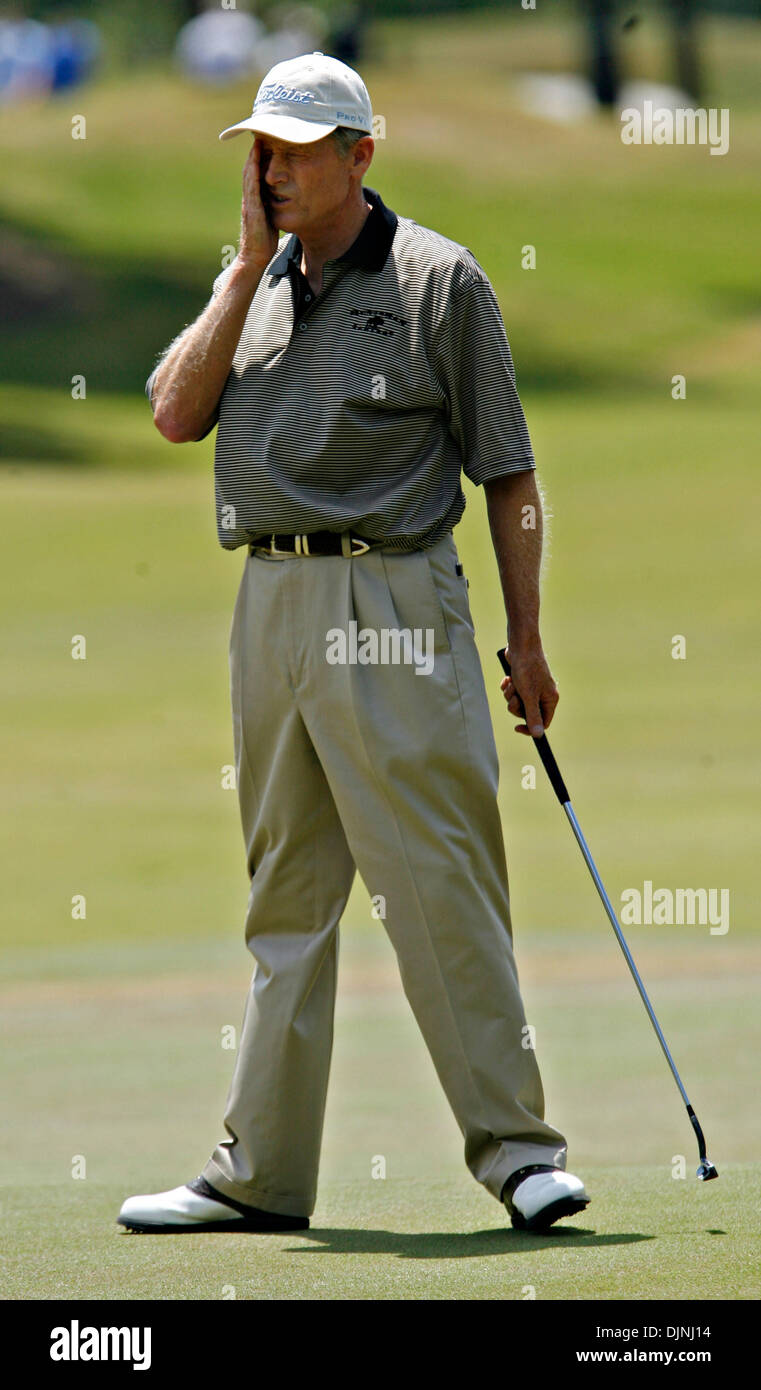 Apr 19, 2008 - Lutz, Florida, USA - MIKE REID reacts to missing a putt ...