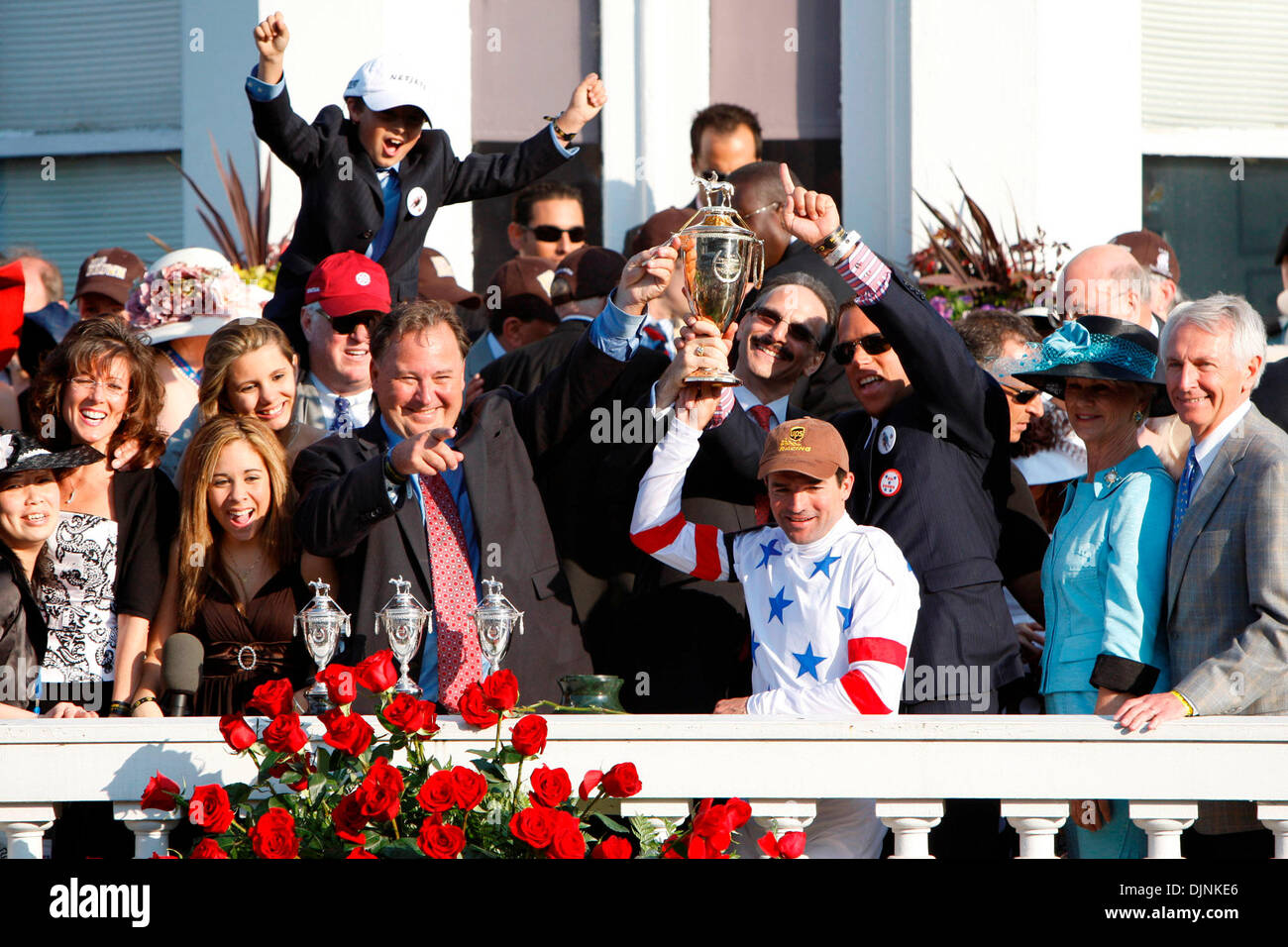 Kent Desormeaux celebrated in the winner's circle with trainer Richard ...